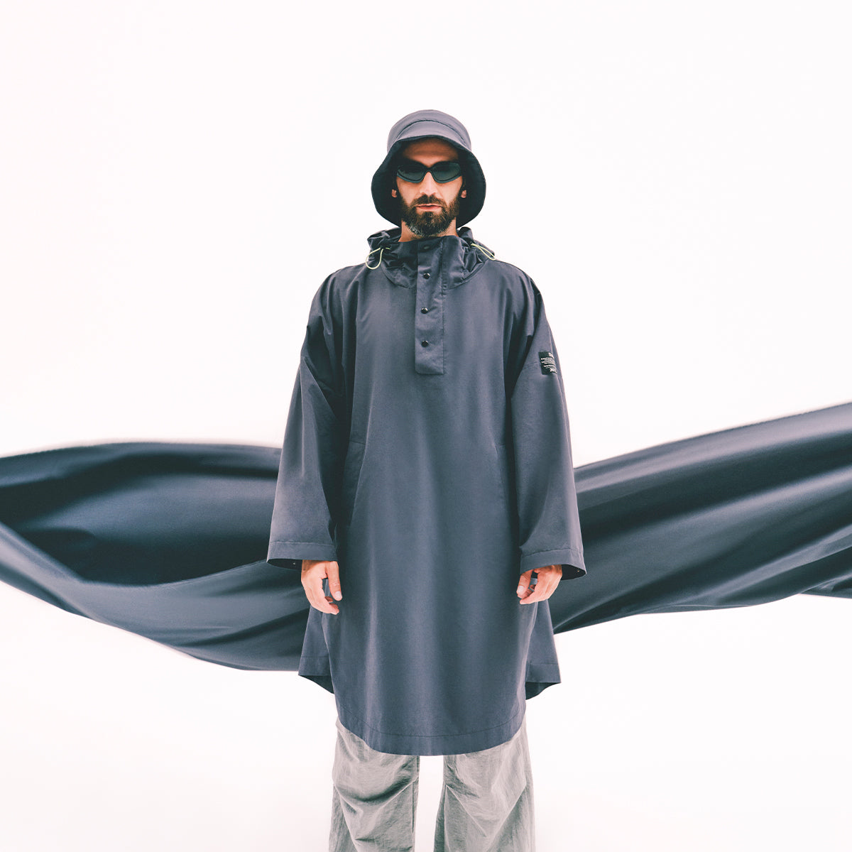 Antracite Raincoat – The Revivas